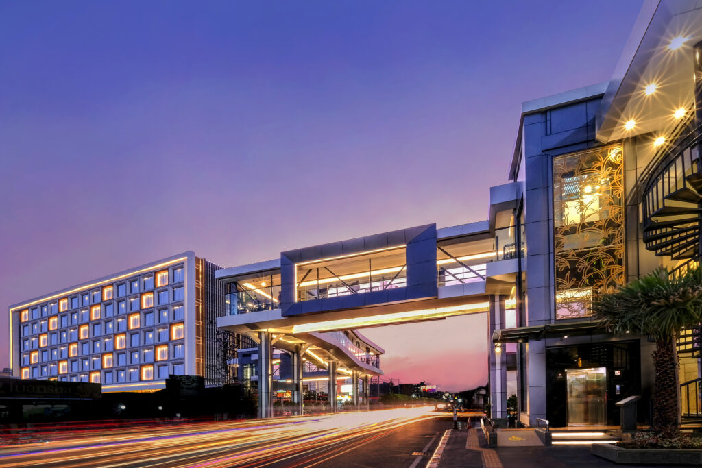 Daftar Hotel Dekat Mall Jogja, Buat Staycation Semakin Seru - Ambarrukmo