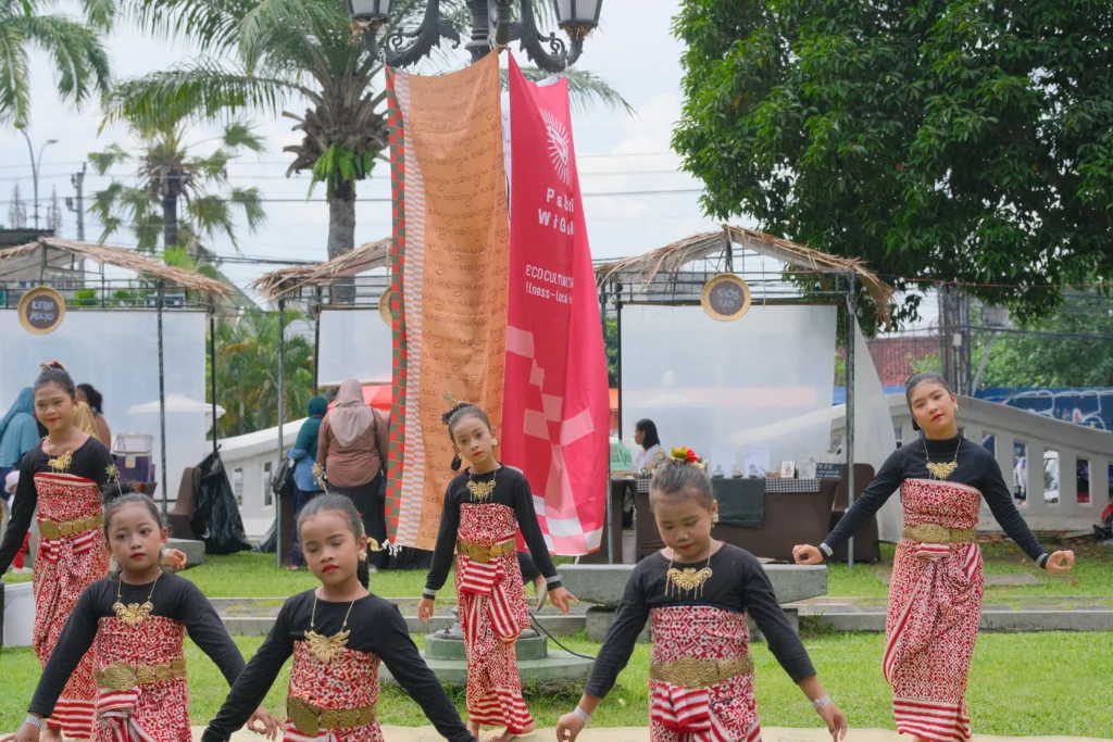 Pasar Wiguna Kaping C, Selebrasi Keseratus dalam “Wana Kelana Anak ...